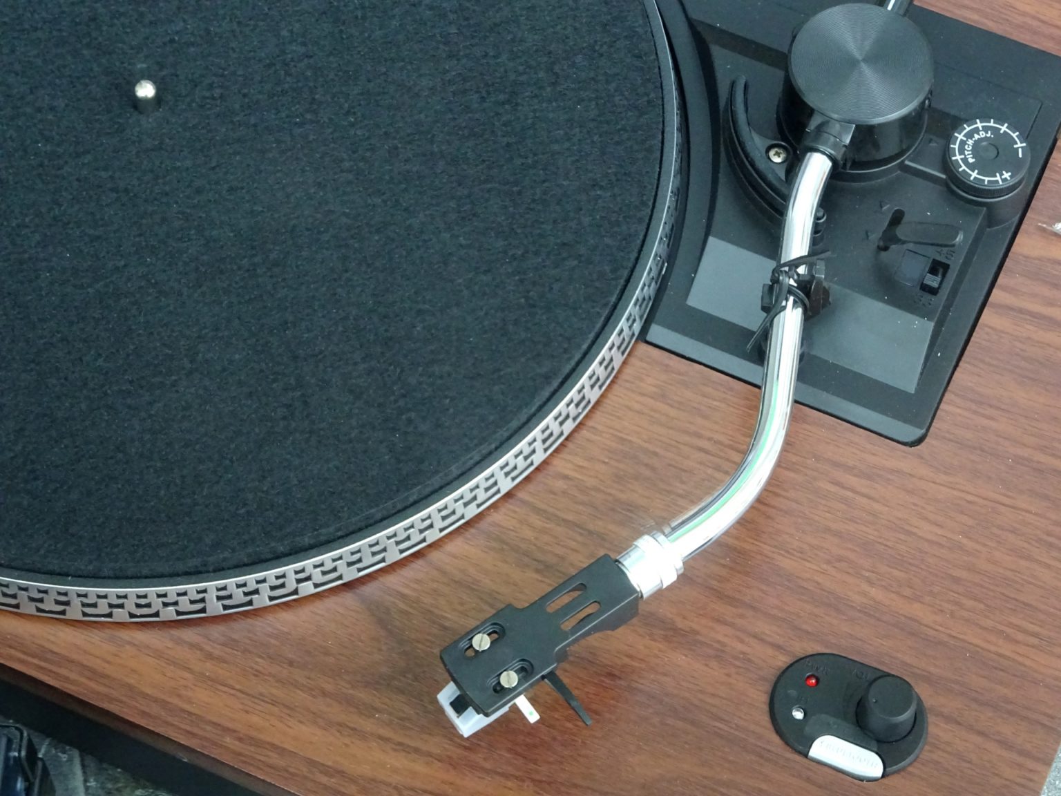 Top best vinyl turntables with all the pros and cons